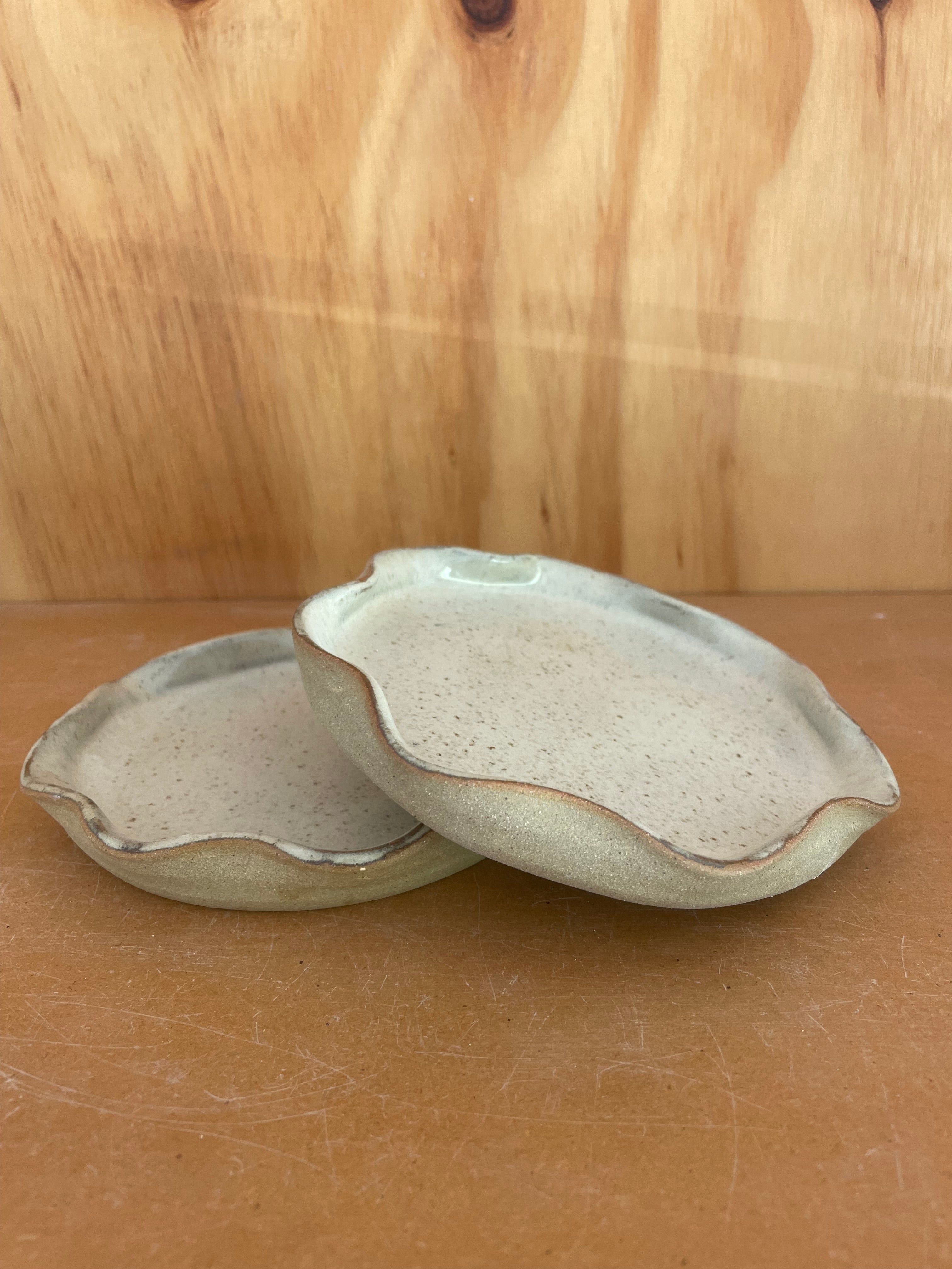 Wavey cake plate – Potters Corner